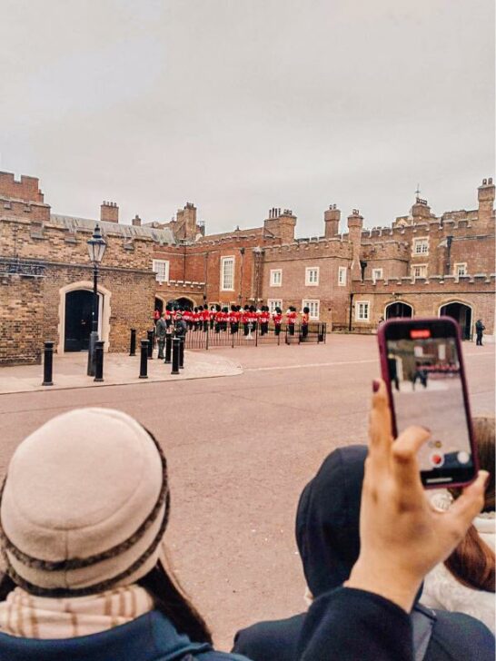 The Changing of the Guard in London [Complete Guide]