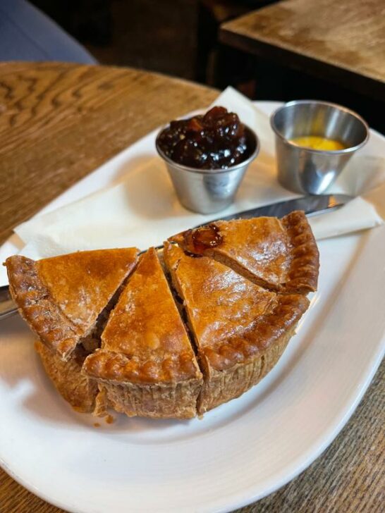 23 London Foods to entice your taste buds on your UK trip