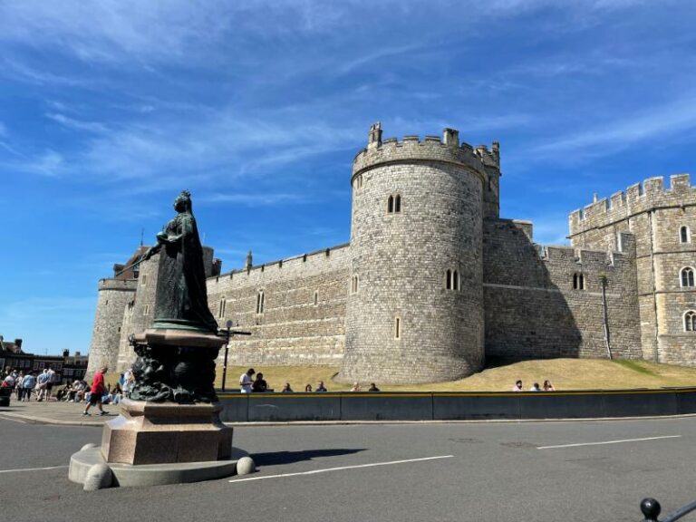 The Complete Guide to Visiting Windsor [+ Windsor Castle}