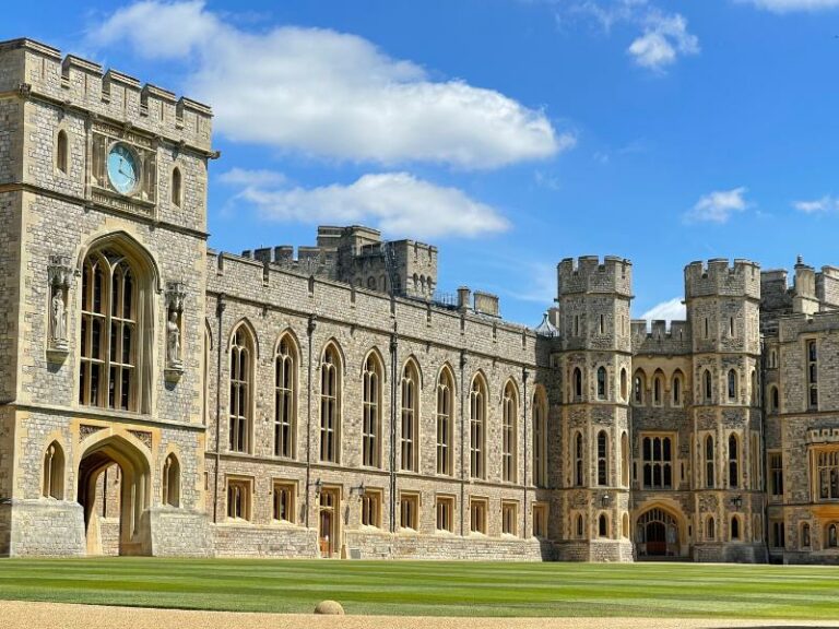 The Complete Guide to Visiting Windsor [+ Windsor Castle}