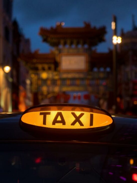 How to Use Black Cabs in London | London Transport Guides
